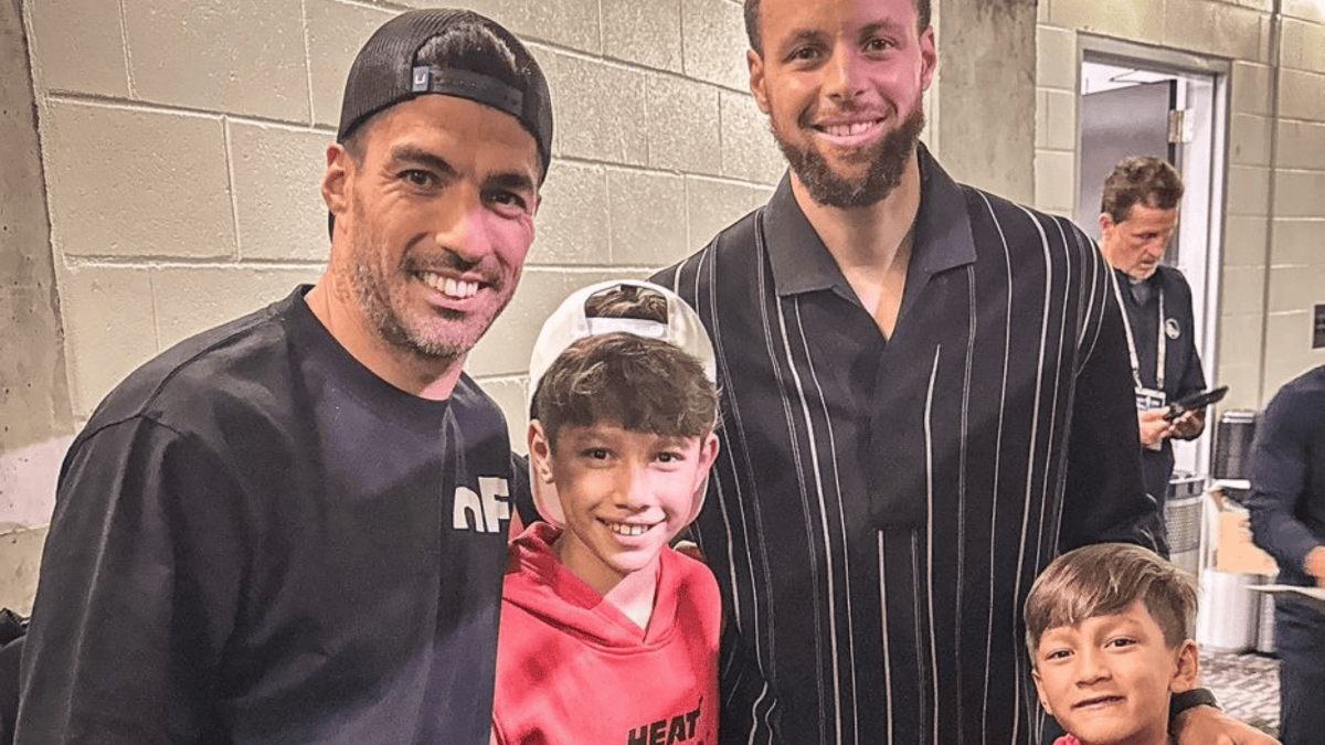 Luis Suárez y un histórico cruce con Stephen Curry