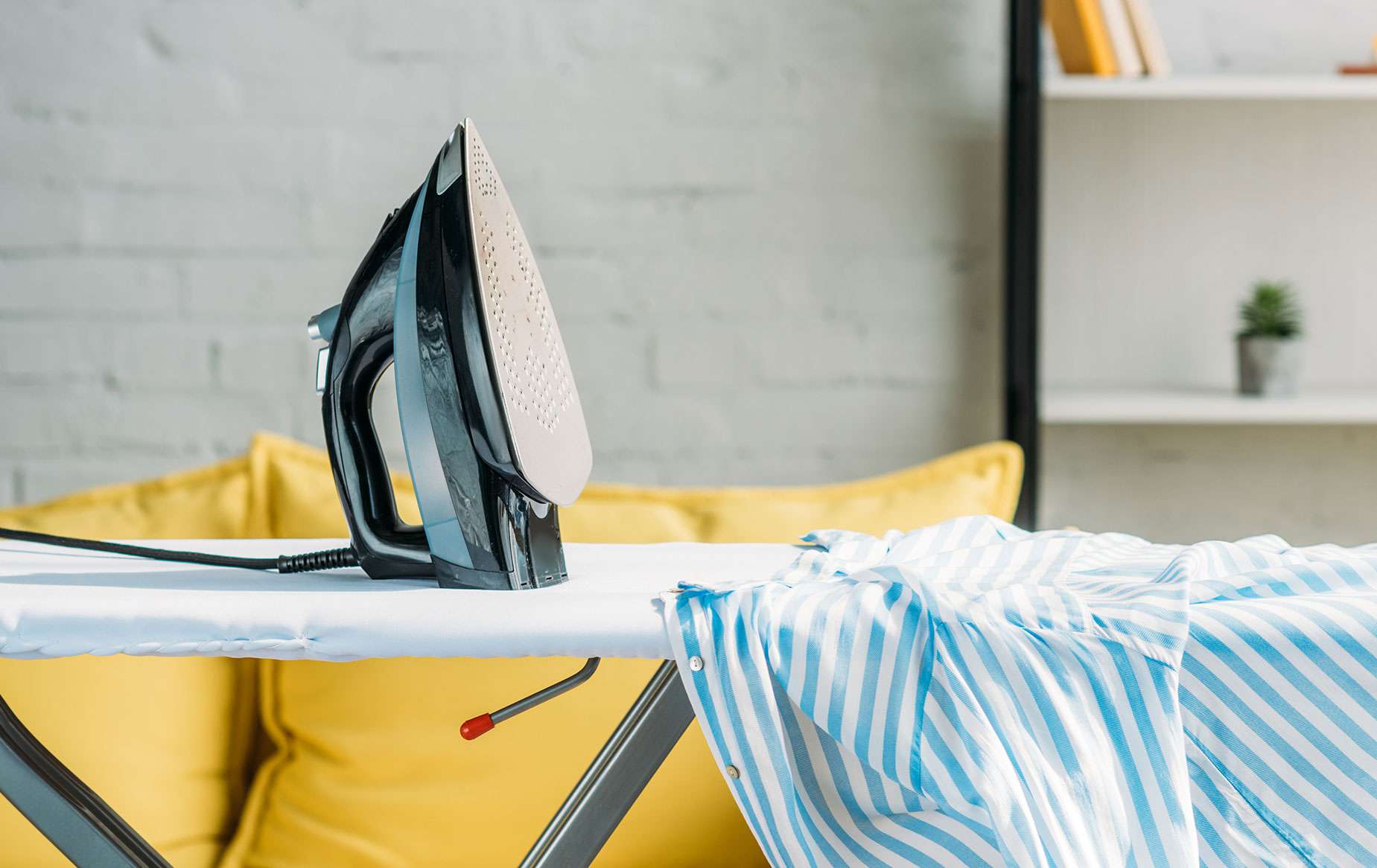 How to clean an iron inside and out, according to cleaning experts