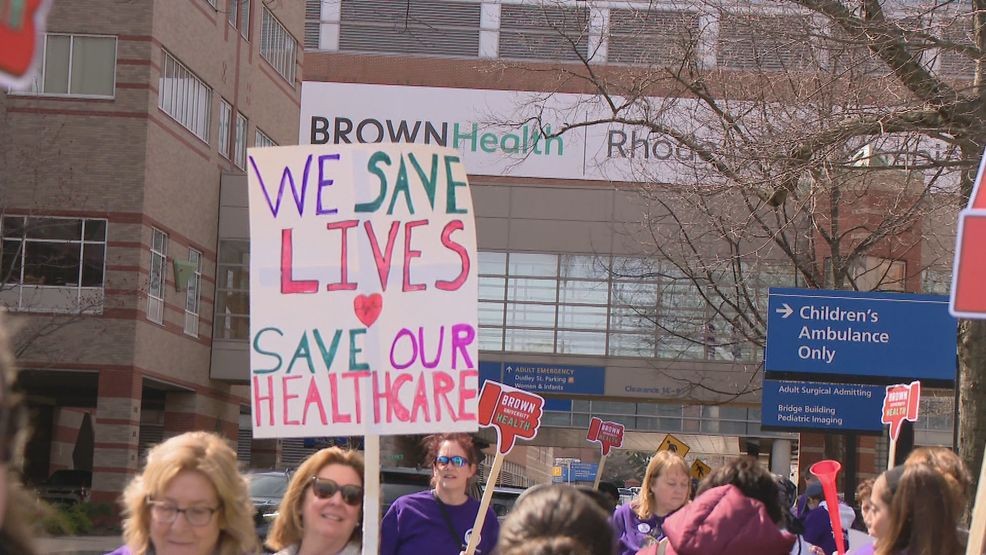 Union healthcare workers hold informational picket at Rhode Island Hospital