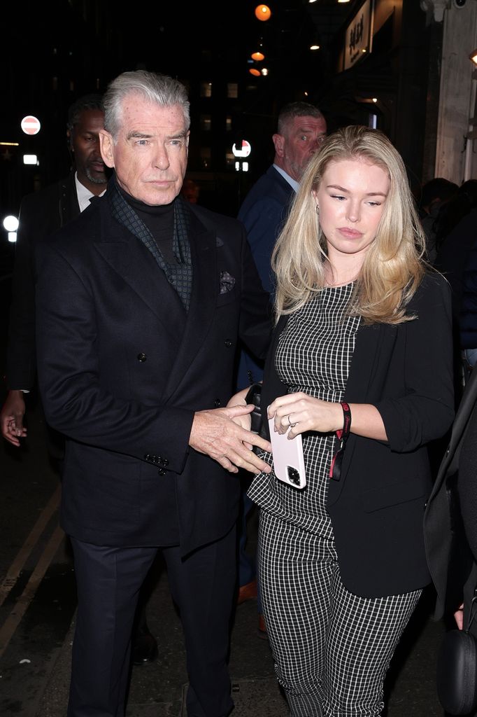 Pierce Brosnan presume de nieta en su último estreno: quién es Isabella ...