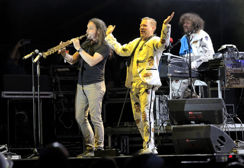 Skupinou roku se v anketě Žebřík stali Monkey Business, album roku ...