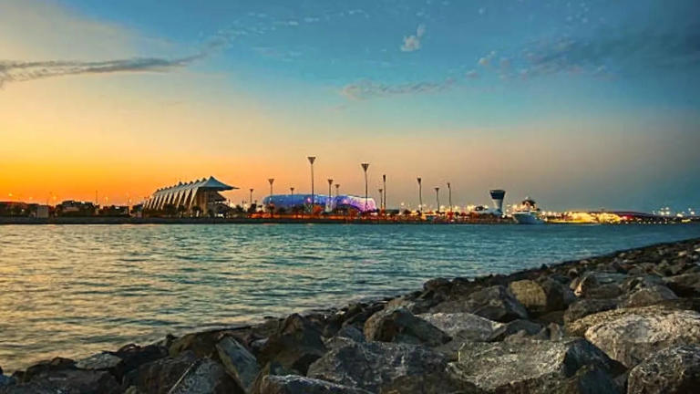 Massive fire breaks at Yas Waterworld in Abu Dhabi, emergency services ...