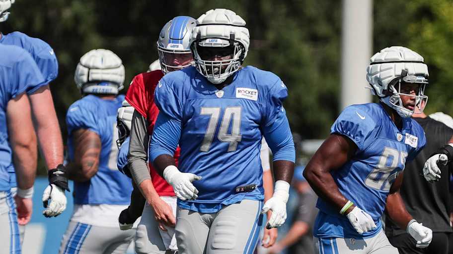 Lions Re-Sign OL Kayode Awosika