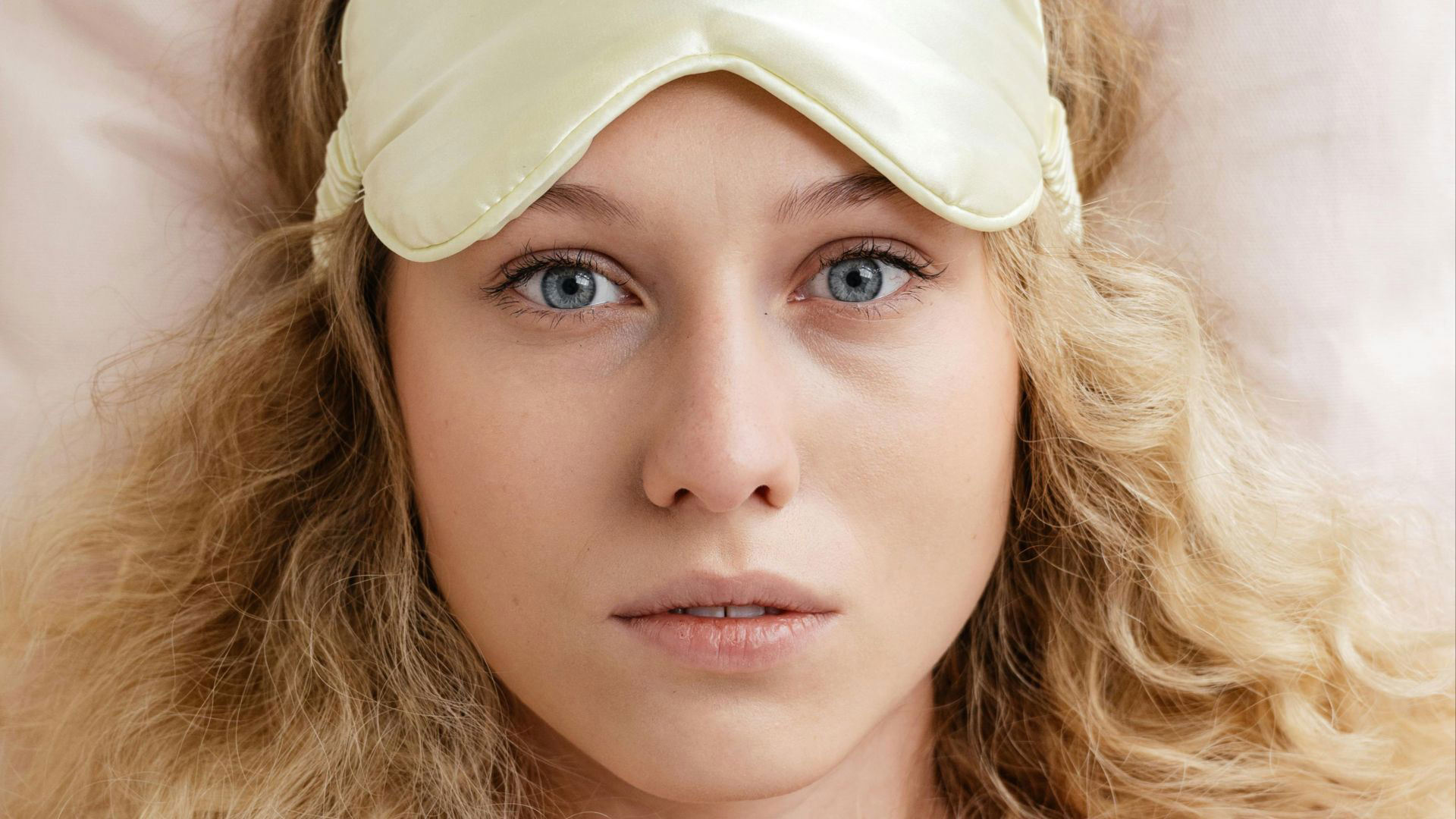 10 Reasons You're Not Getting Enough Sleep & 10 Things You Can Do About It 10 Reasons You're Not Getting Enough Sleep & 10 Things You Can Do About It