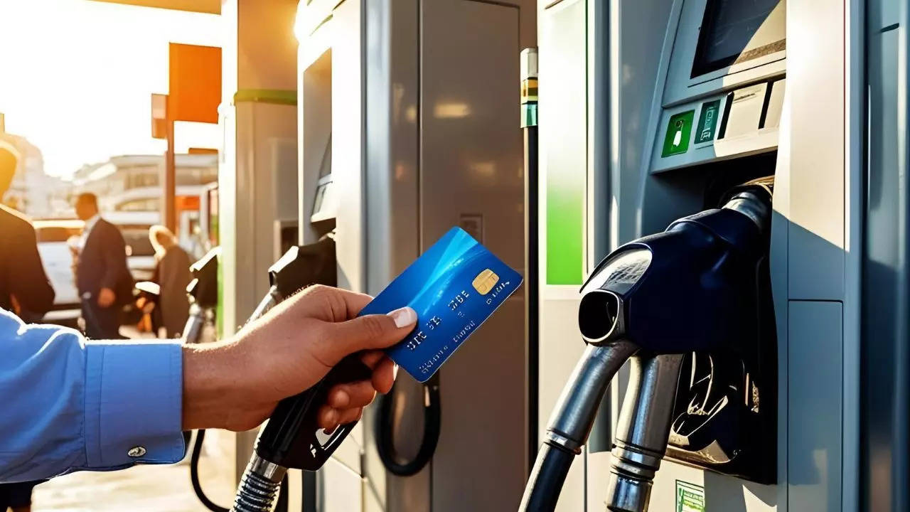 Viral video reveals new credit card scam at petrol pumps, watch
