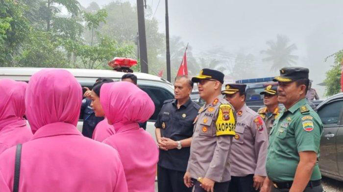 Wakil Bupati dan Kapolres Pakpak Bharat Tinjau Pos PAM dan Pos Pelayanan Operasi Ketupat Toba 2025