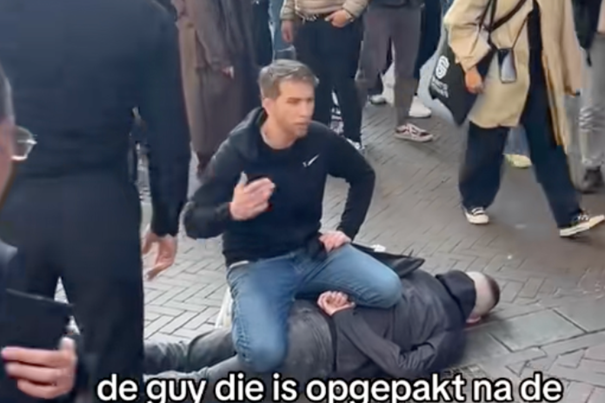 Amsterdam mayor gives hero award to ‘modest’ English tourist who ...