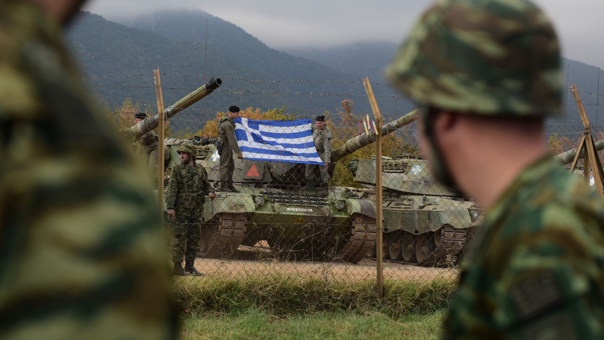 Ένοπλες Δυνάμεις: Αυξήσεις μισθών, στεγαστικό και περίθαλψη στην ...