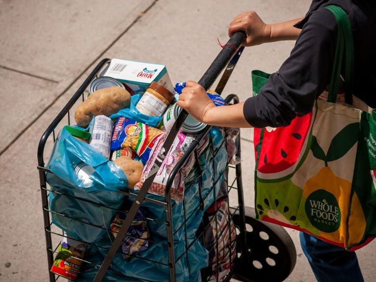 5 signs US consumers will weather the vibecession and keep spending