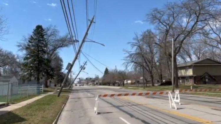 Hickman Road in Merle Hay neighborhood closed as wind knocks down power ...