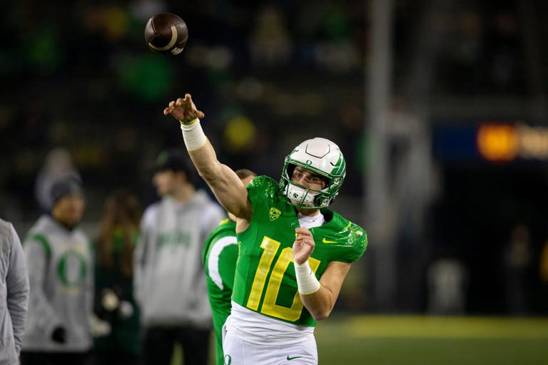 Several Ducks make ESPN list of top 90 QBs in this century