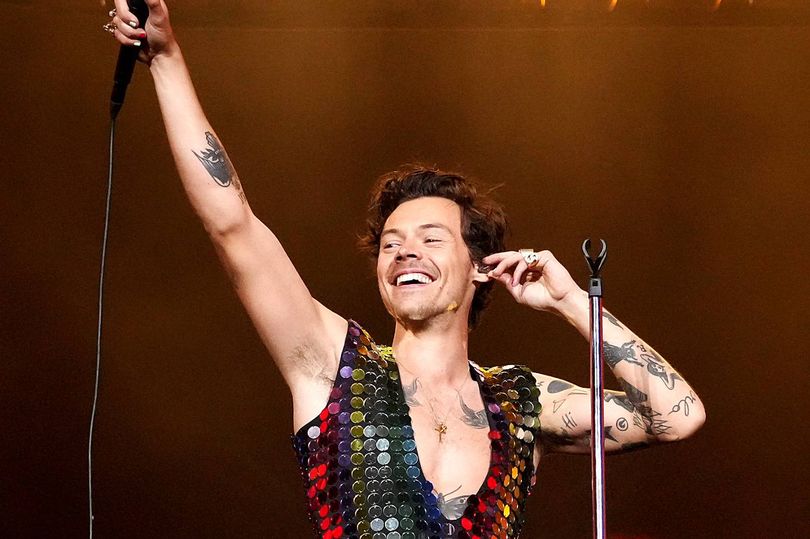 Harry Styles leaves cabbie gobsmacked as she doesn't recognise him with ...