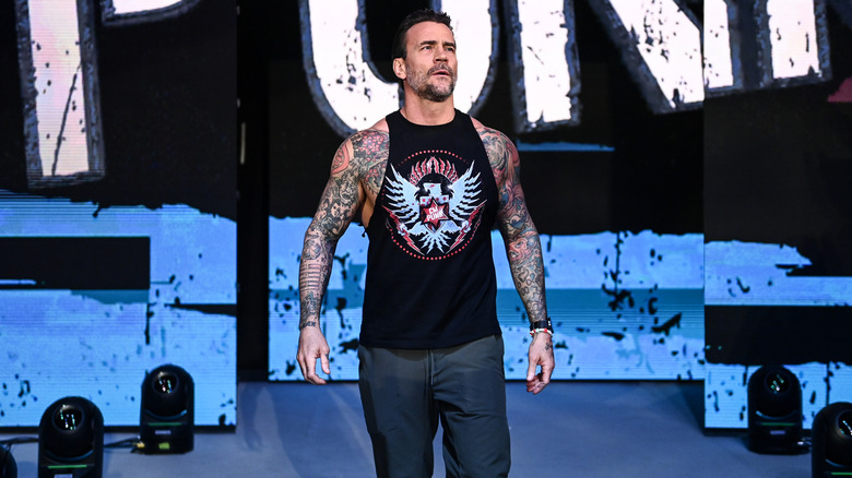 WWE SmackDown Results 3/28 - Punk, Reigns & Rollins Sign Contract For ...