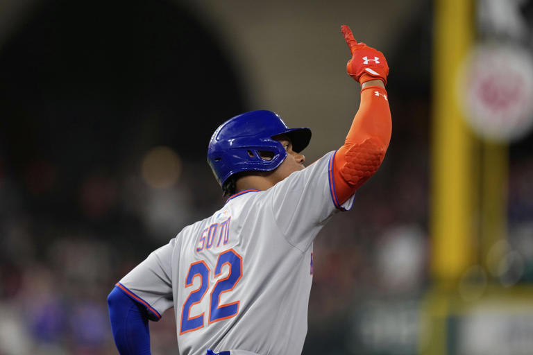 Juan Soto slugs first homer for Mets in win against Astros