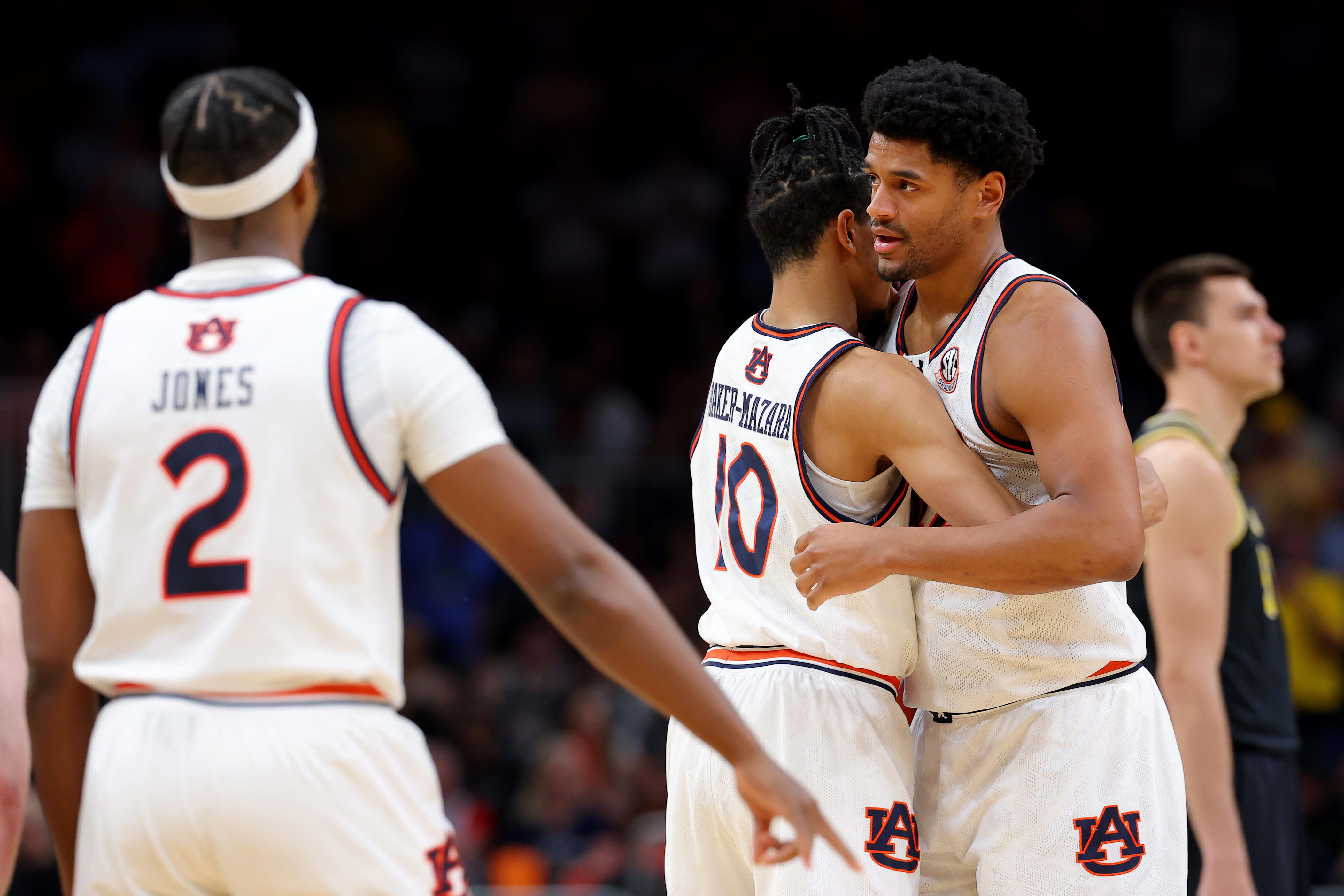 Auburn claws past Michigan Wolverines in March Madness, advances to ...