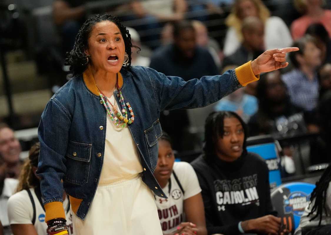 South Carolina Sends Head-Turning Dawn Staley Message After WNBA Draft
