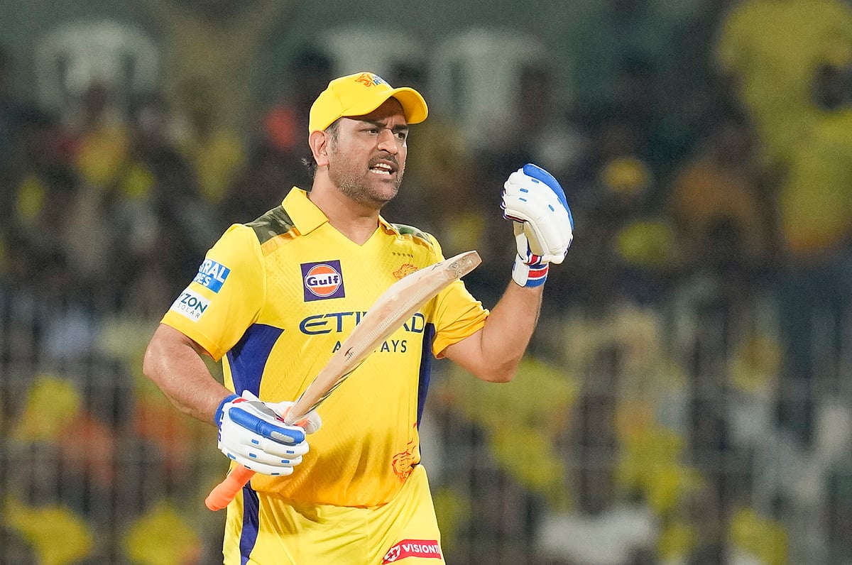 Dhoni can't bat ten overs running full stick: CSK coach Fleming
