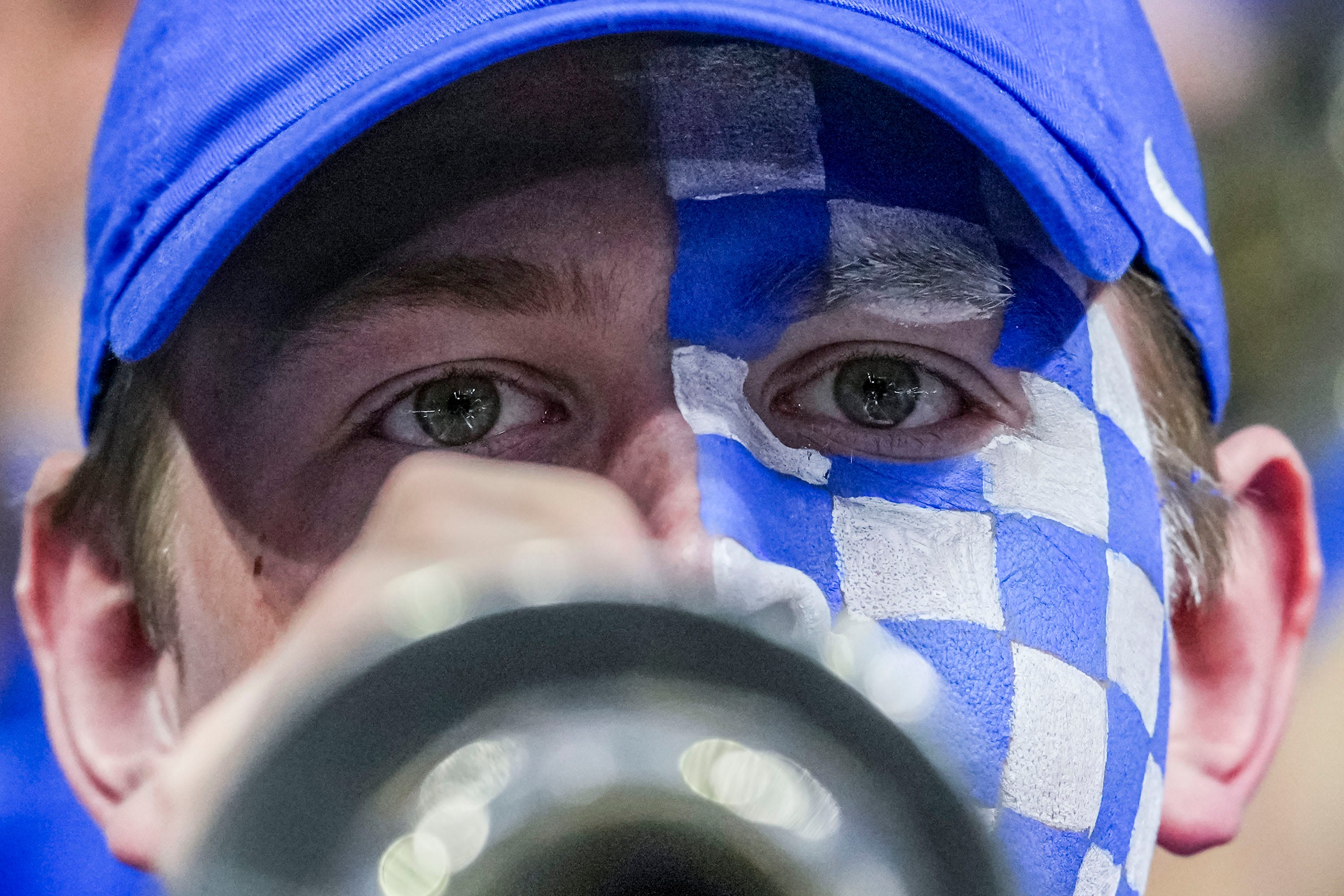 What channel is Kentucky basketball game vs Tennessee on today?