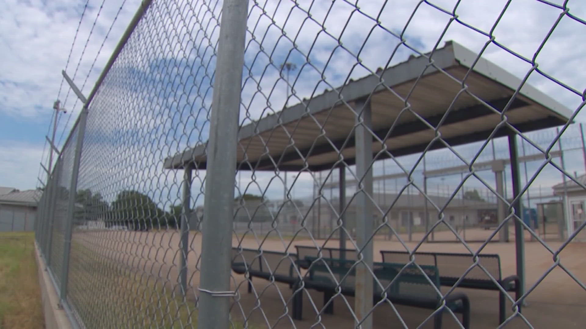 Federal judge rules sweltering conditions in some Texas prisons are ...