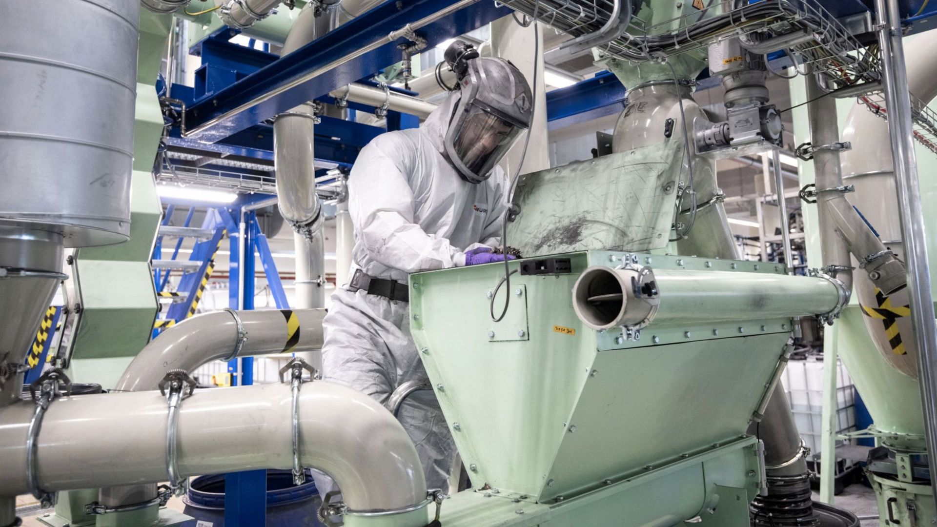 Porsche to produce high-voltage cells from recycled batteries in EV ...