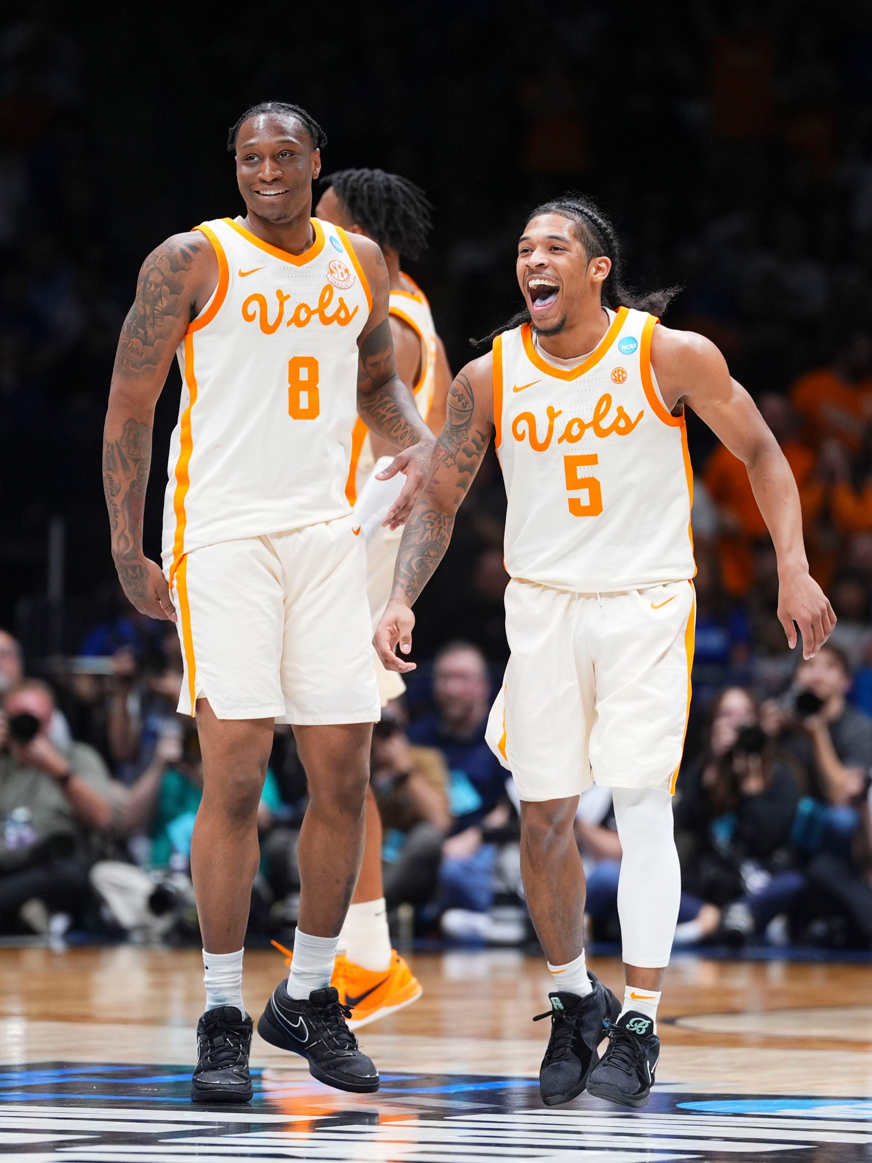 Tennessee basketball vs Kentucky score updates: Vols outwork Wildcats ...