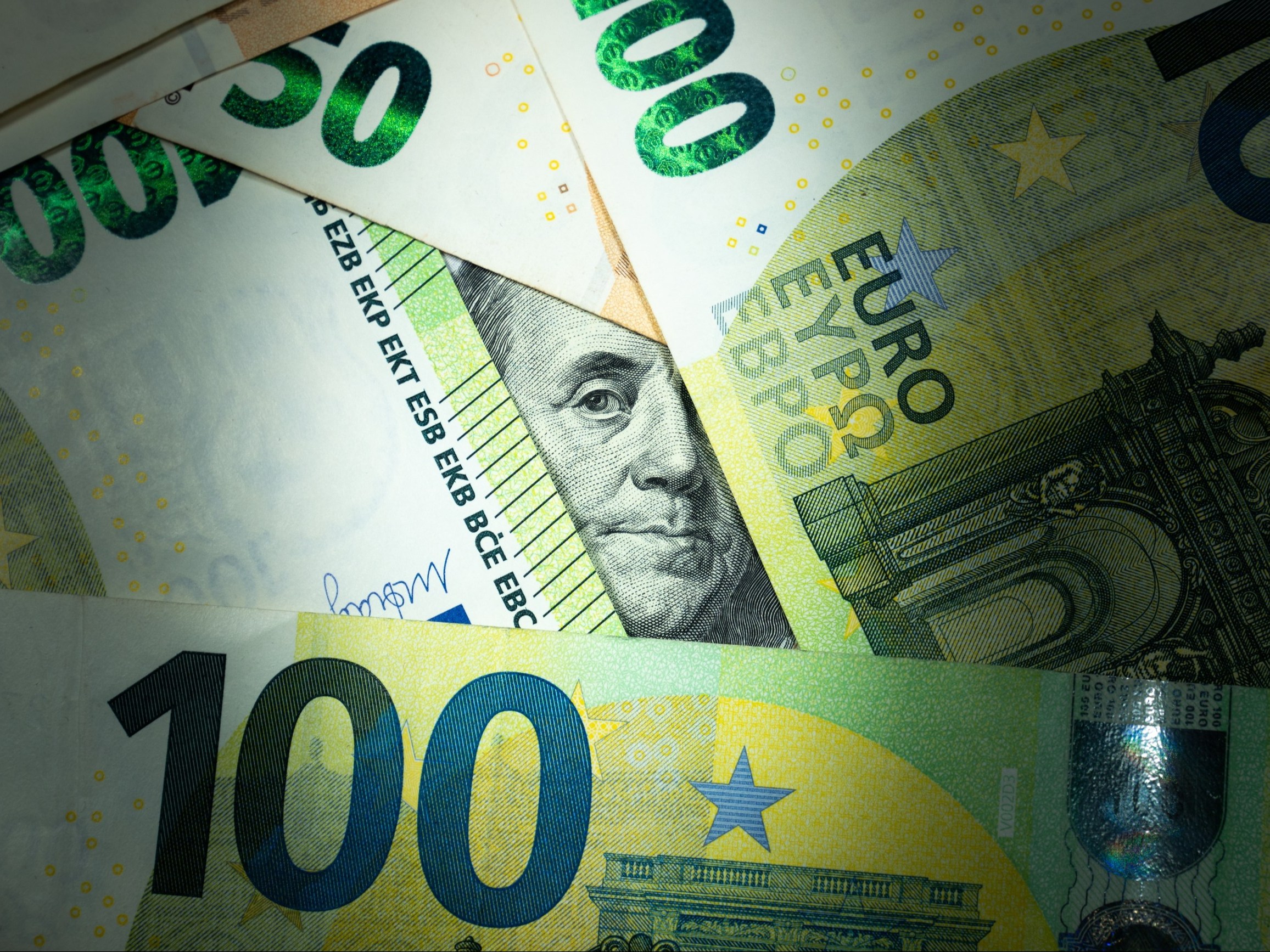 Tygodniowy przegląd kursów walut. Po ile był dolar, euro, funt i frank?