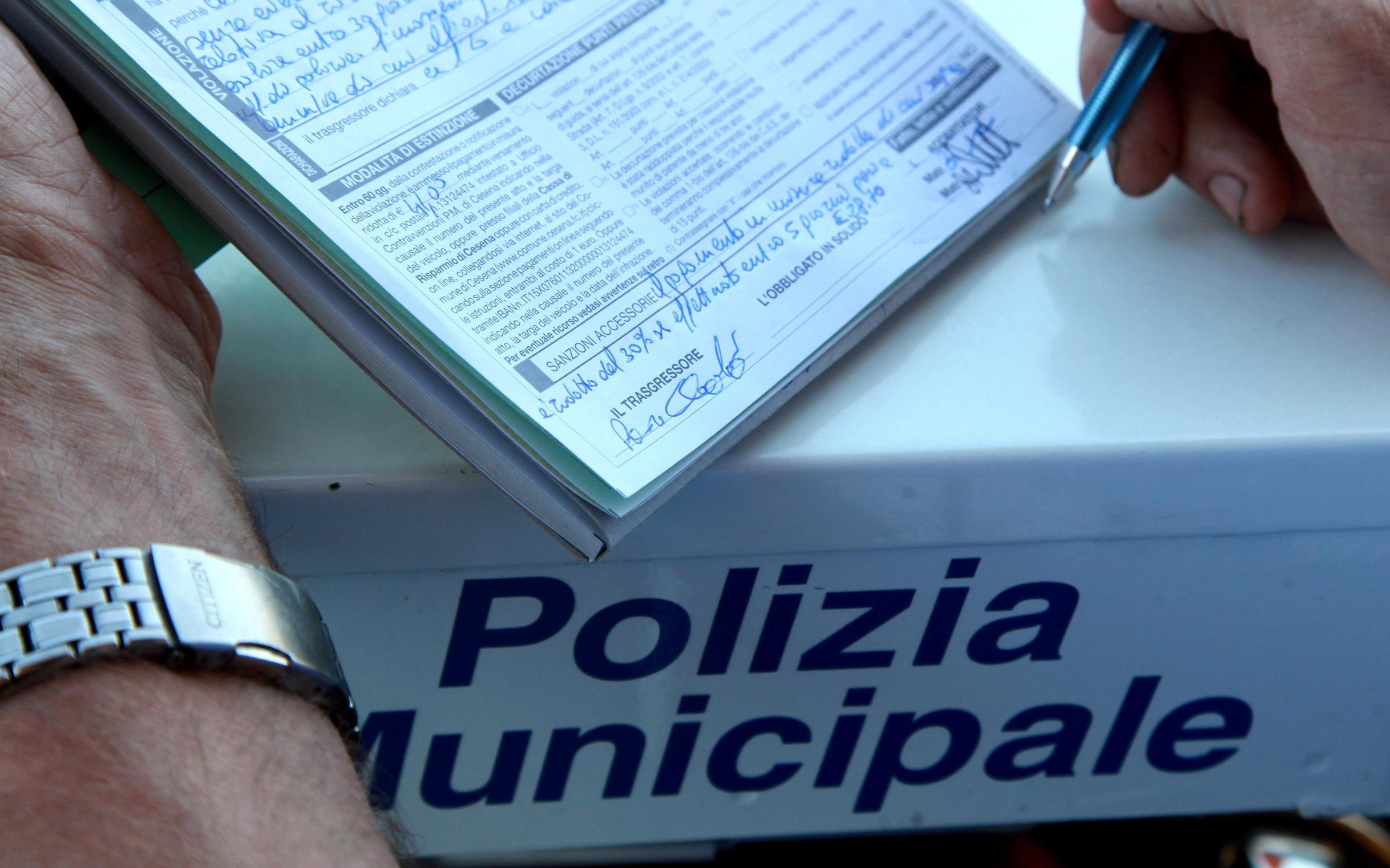 La multa diventa digitale. Addio alla raccomandata, le notifiche ...