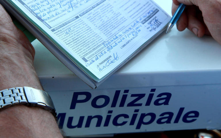 La multa diventa digitale. Addio alla raccomandata, le notifiche ...