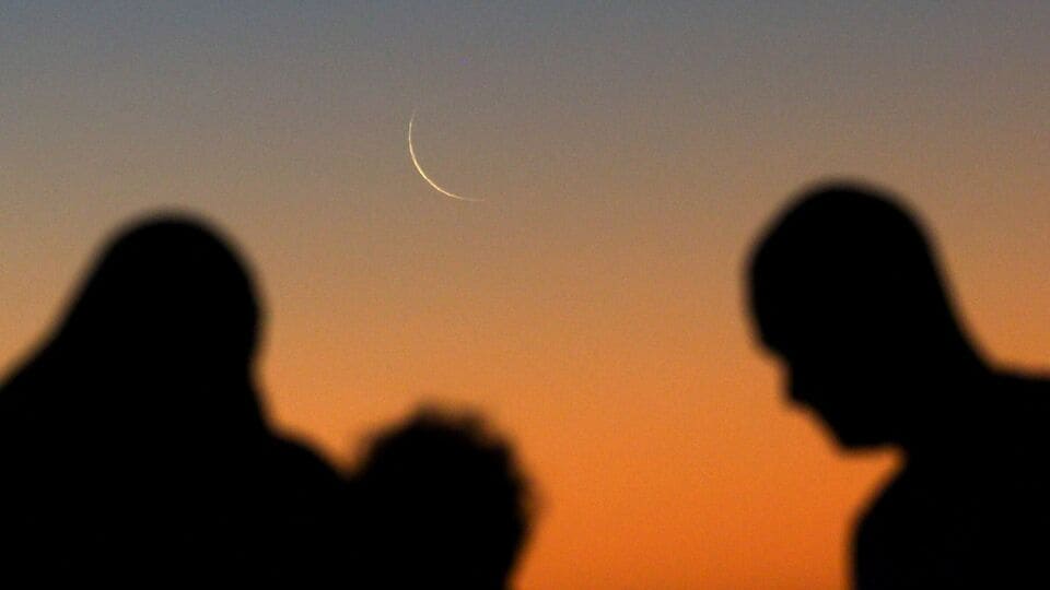 Eid-ul-fitr 2025: 2025 Moon Sighting Live: Check dates for moon ...