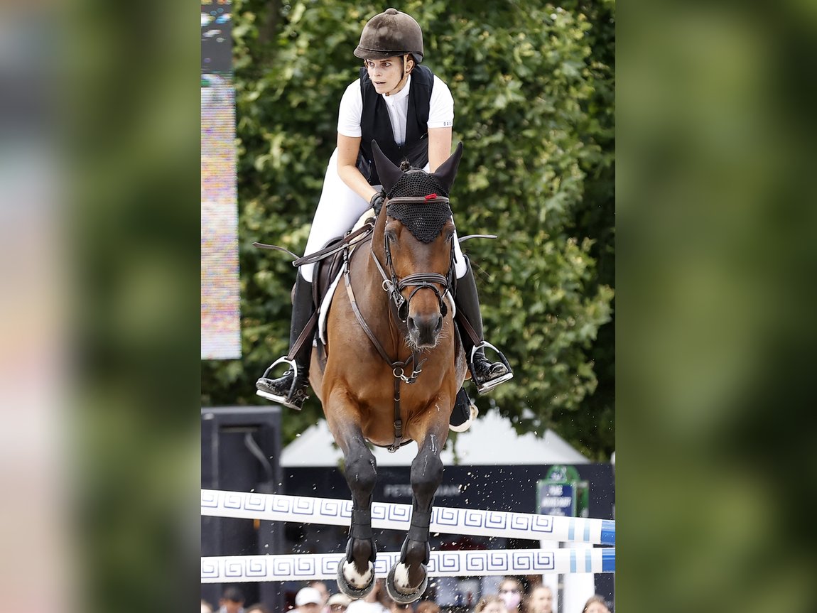 Athina Onassis zeigt sich nach langer Pause bei Pariser Kunstevent