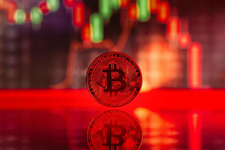Bitcoin eyes $74K drop as CRO and FORM outperform with weekly gains