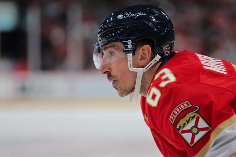 Brad Marchand’s Unexpected Move as Panthers Fans Throw Plastic Rats