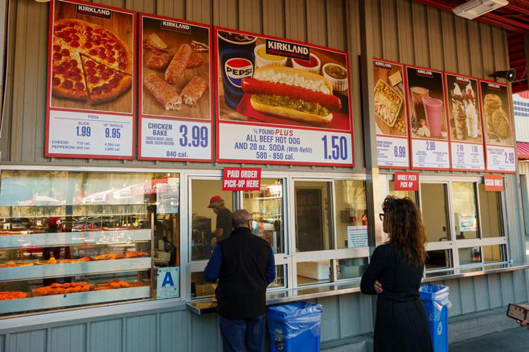 Costco brings back popular food court meal but loyal members left fuming