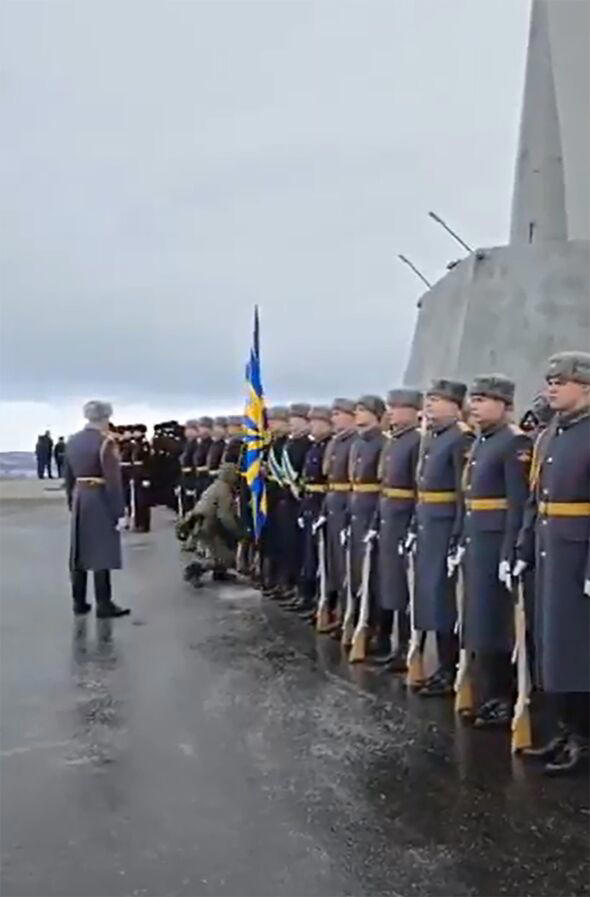 Limo from Putin's fleet explodes and catches fire in Moscow amid ...