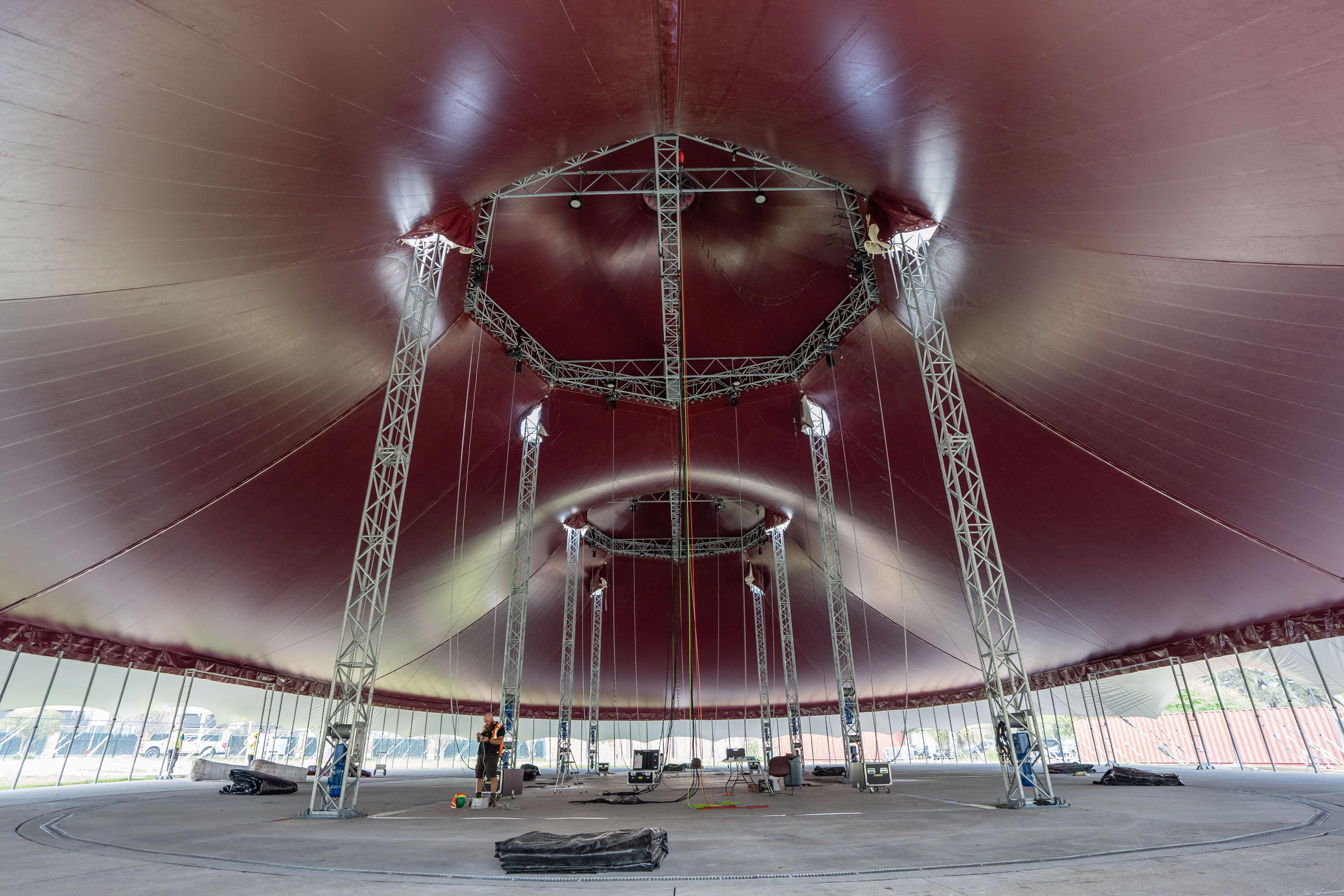 FSU Flying High Circus installs new big top tent after tornadoes ...