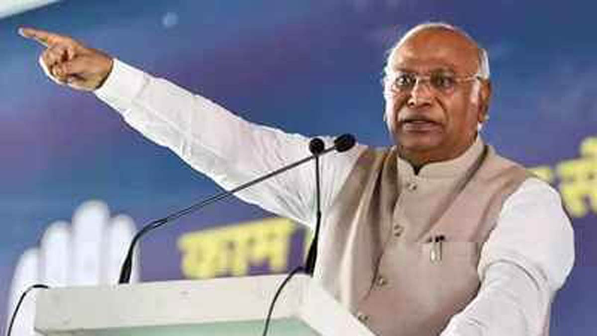 Modi govt making banks 'collection agents' of 'loot': Kharge after hike ...
