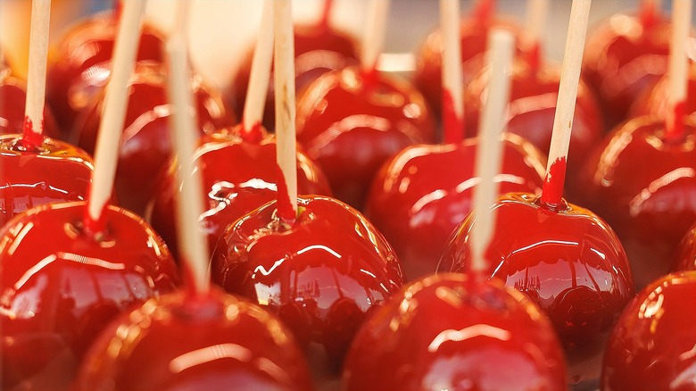 Take Candy Apples To Sweet New Heights With This Wispy Topping