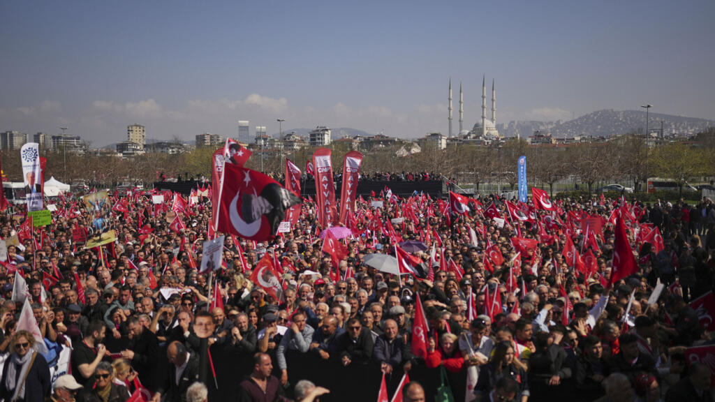 Hundreds of thousands join mass opposition protest in Istanbul