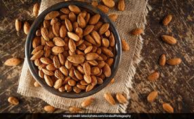 Do not consume these 3 things with almonds even by mistake, forget about the benefits, you may ...