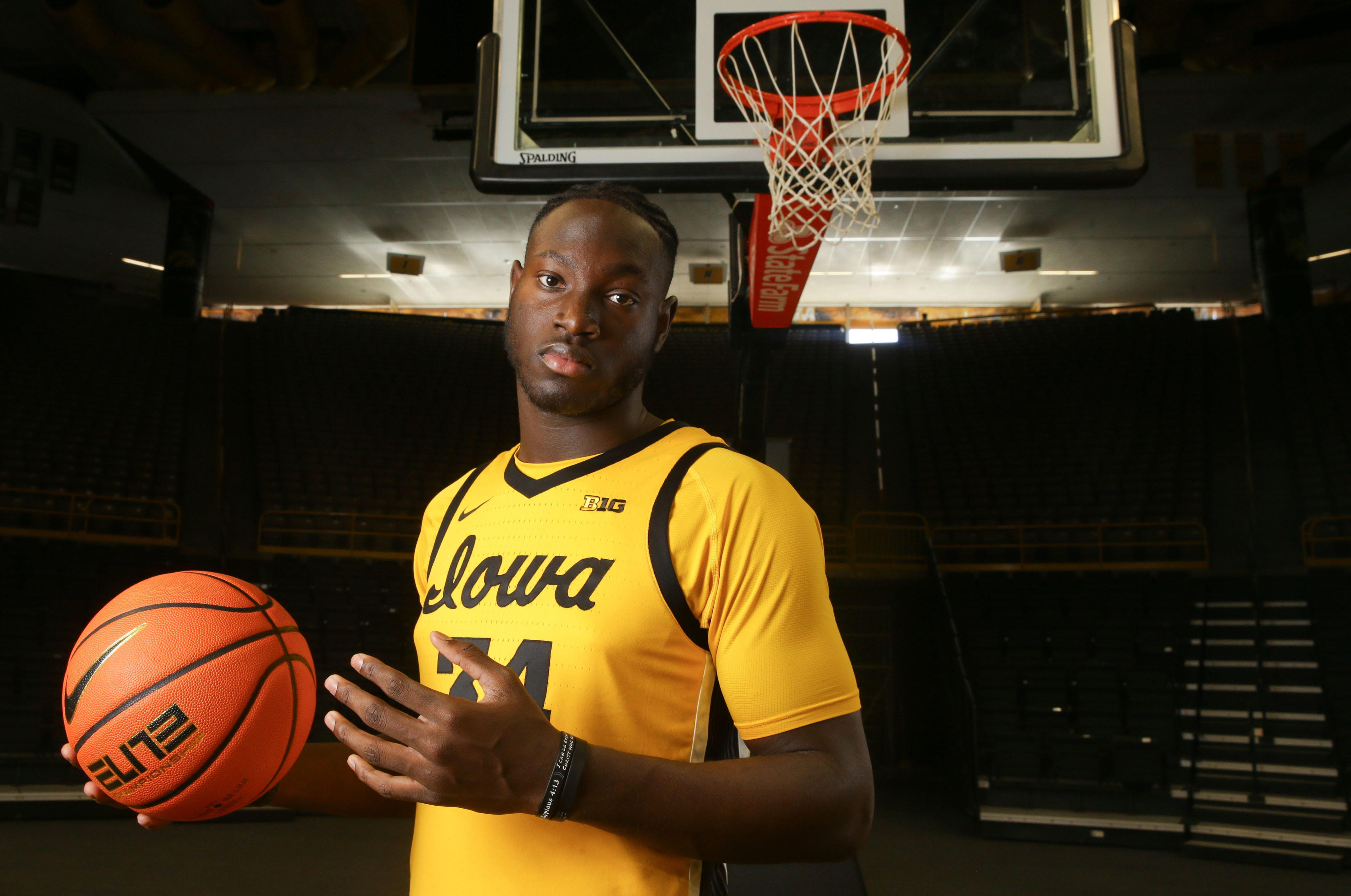 Freshman Iowa basketball forward enters NCAA transfer portal