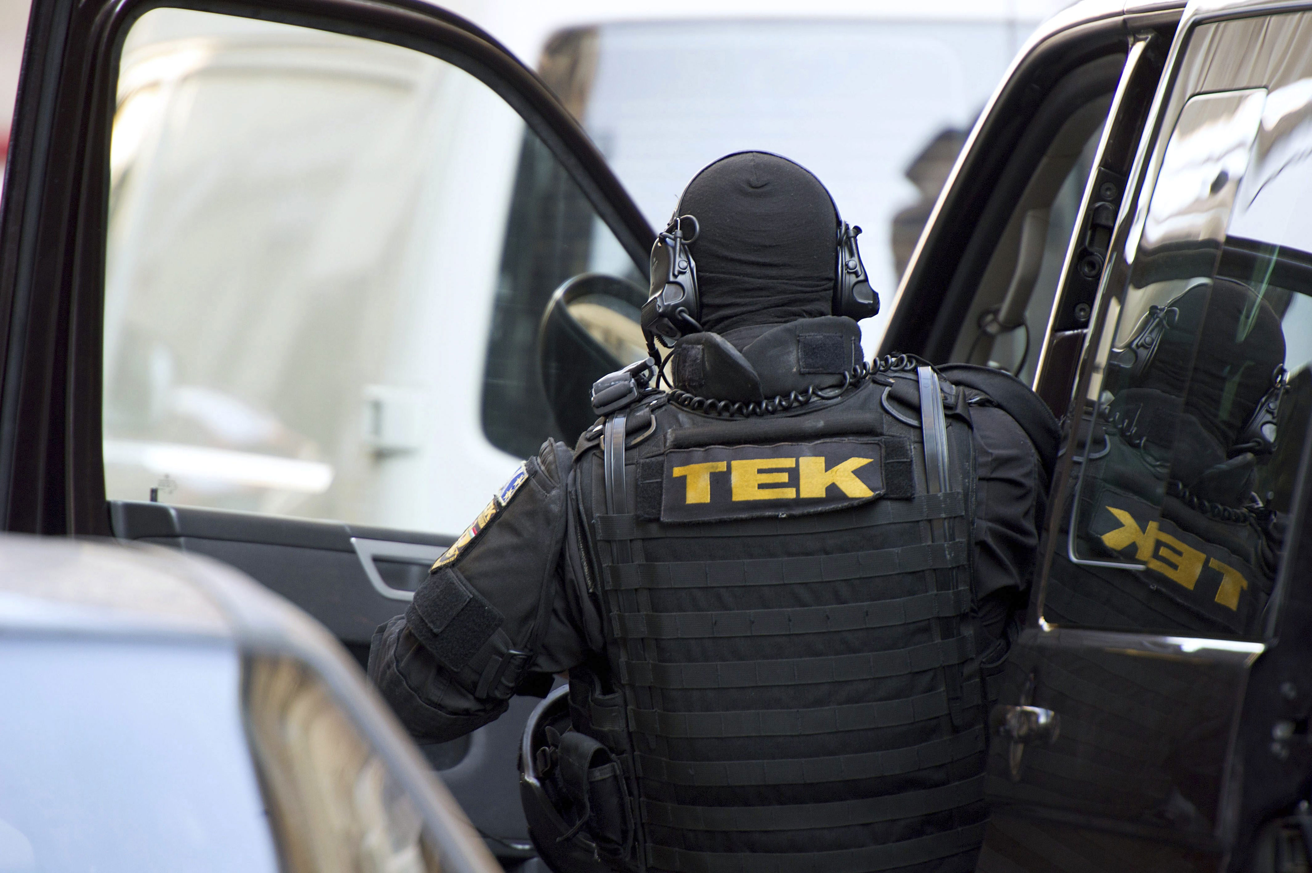 Telex: Feldarabolják a TEK-et
