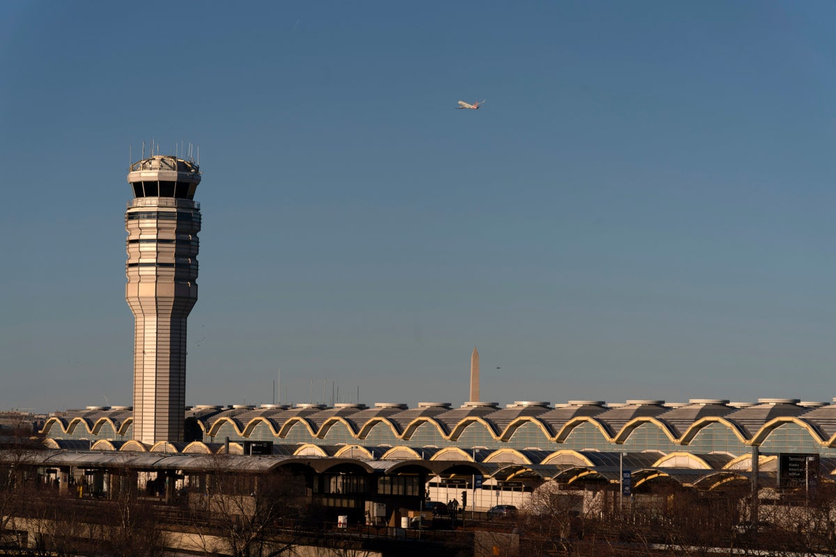 Delta plane has near miss with Air Force jet at same D.C. airport where ...