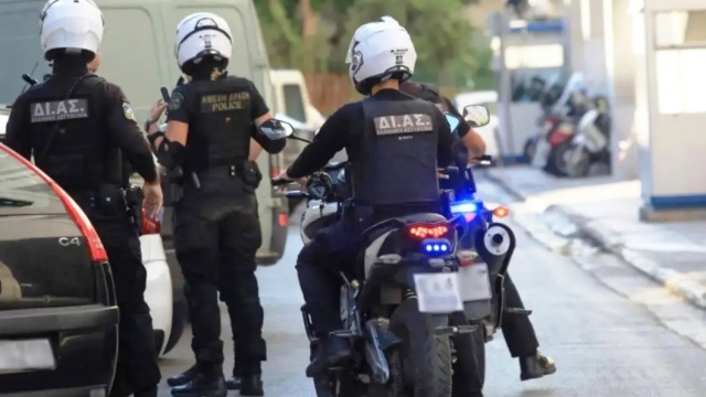 Νέο περιστατικό ενδοοικογενειακής βίας στην Κρήτη: 24χρονος άρπαξε τον ...