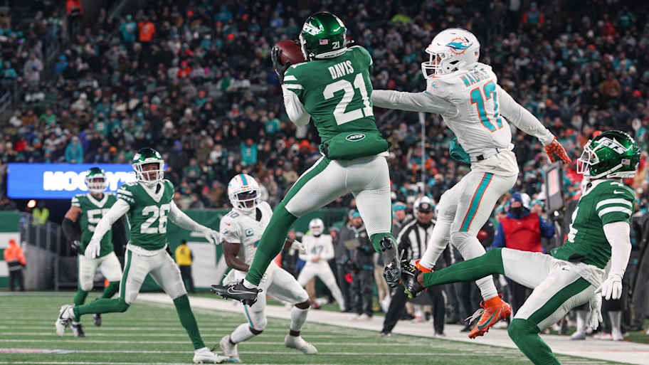 How a Former Dolphins Coach Helped Davis Become a Ball Hawk
