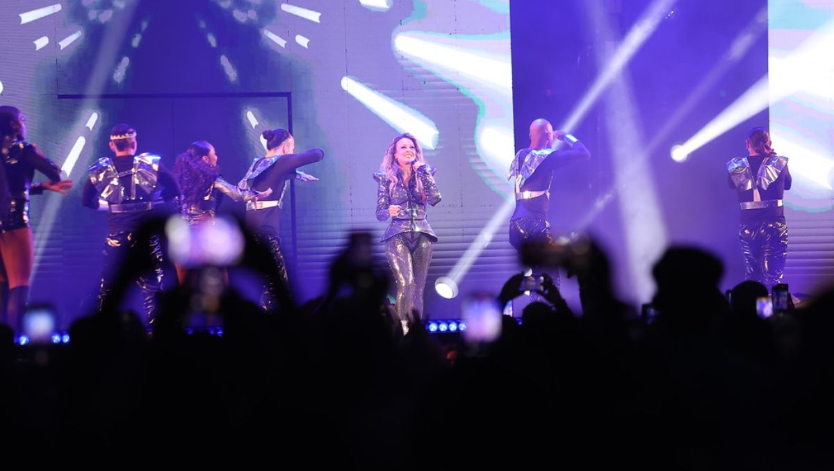 Fey conquista con sus más grandes éxitos y celebra 30 años de carrera ...