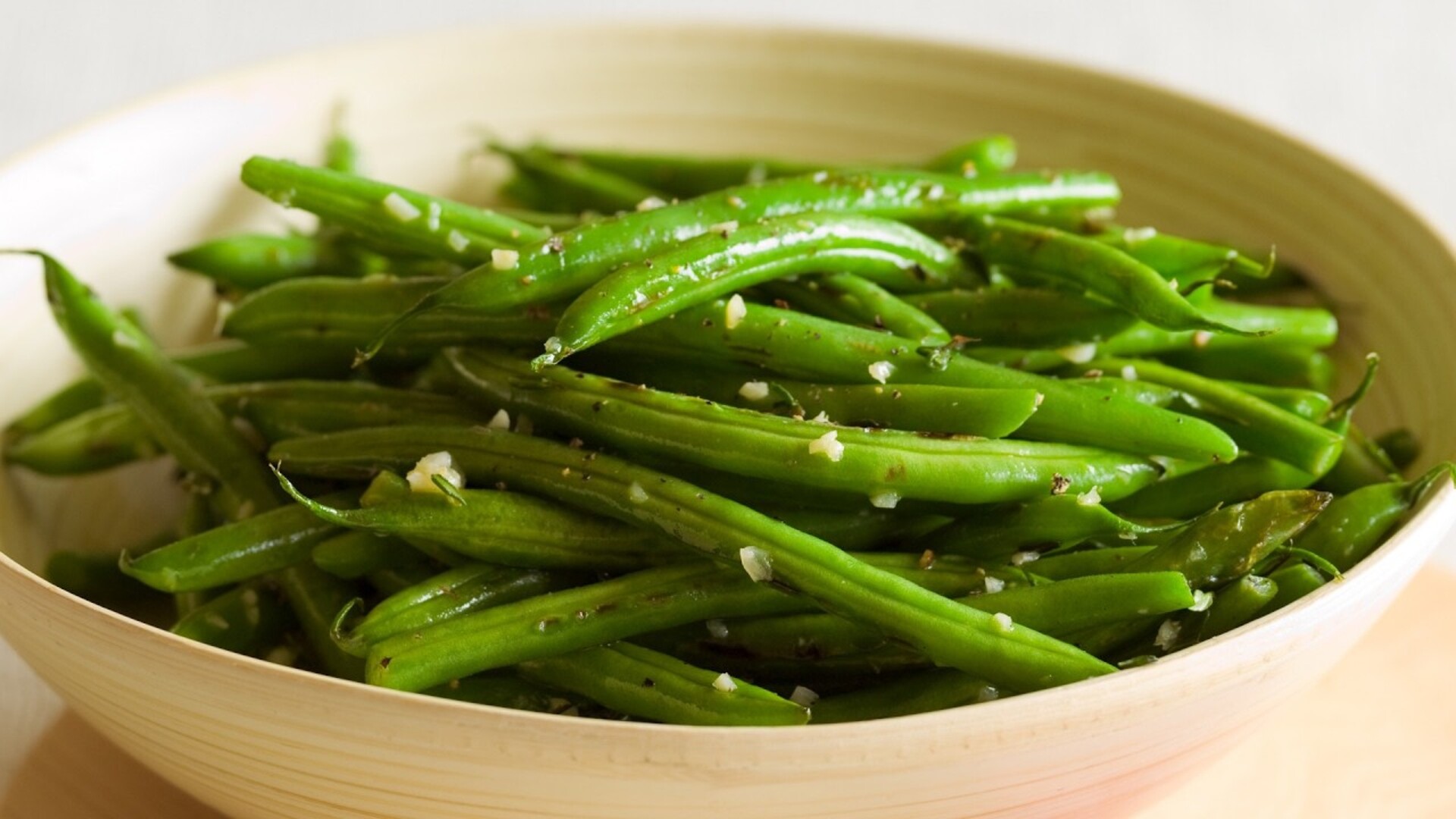 Here's Why Restaurant Green Beans Always Taste So Good