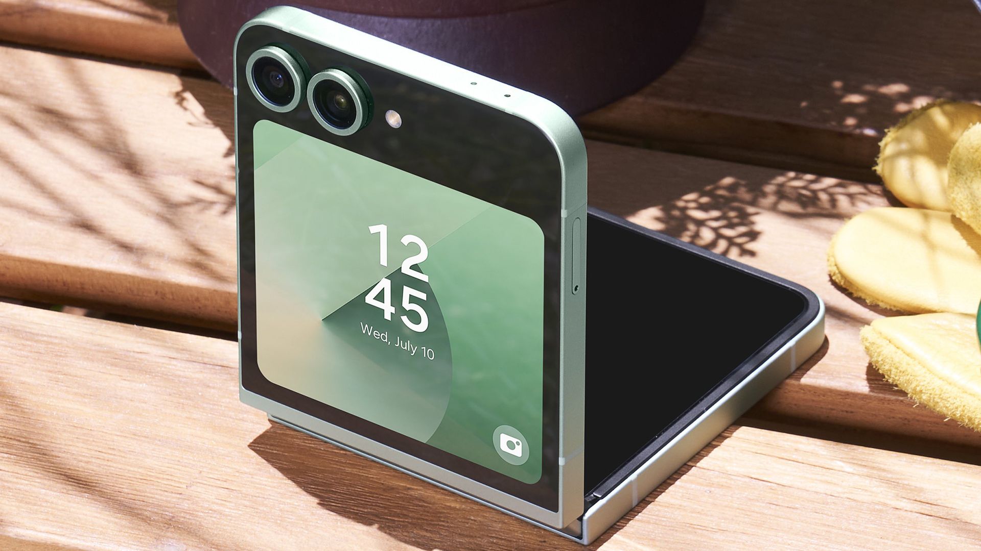 Leaked renders of the Samsung Galaxy Z Flip 7 FE may have revealed the ...