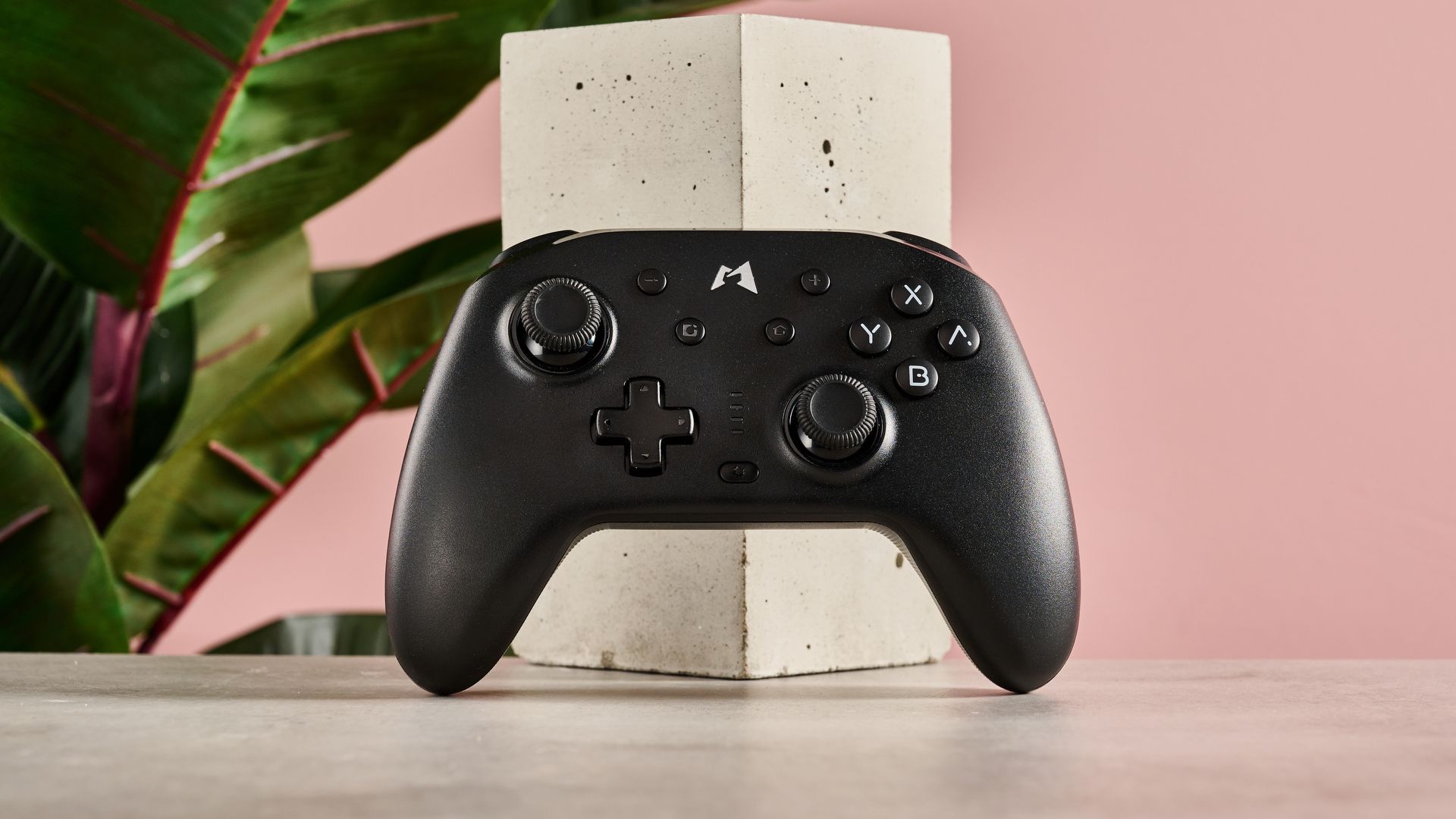 The Mobapad N1 HD feels great and works well with multiple platforms ...