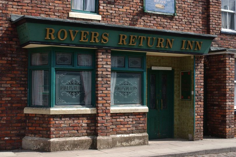 Coronation Street fans joke about Rovers Return future in 'massive ...