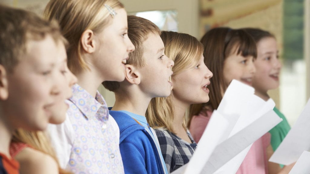 35 Daftar Lagu Rohani Paskah untuk Mengenang Yesus & Liriknya